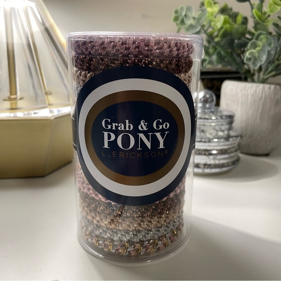 L. Erickson | Accessories | L Erickson Grab Go Pony | Poshmark